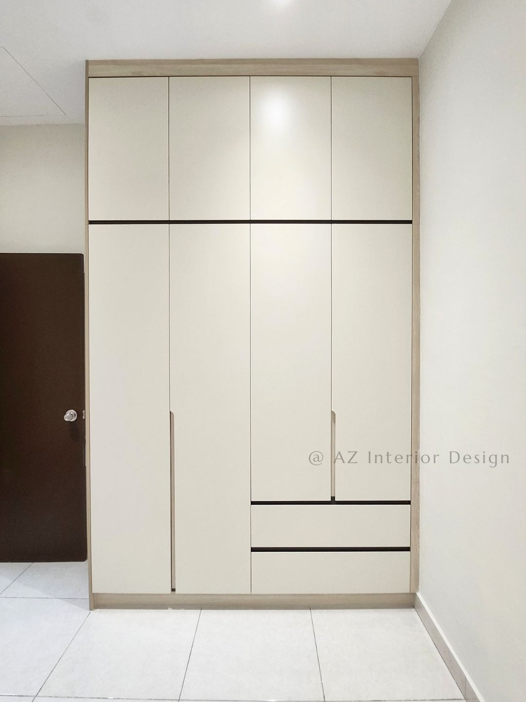 Modern Wardrobe With Vertical Groove Hidden Handles And Wood Frame - AZ ...